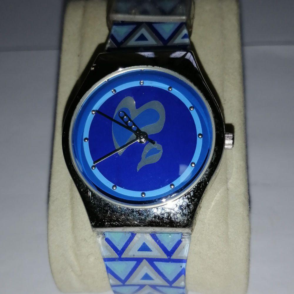 Shop Heart Emoji Watch. Free Shipping - OzGalore